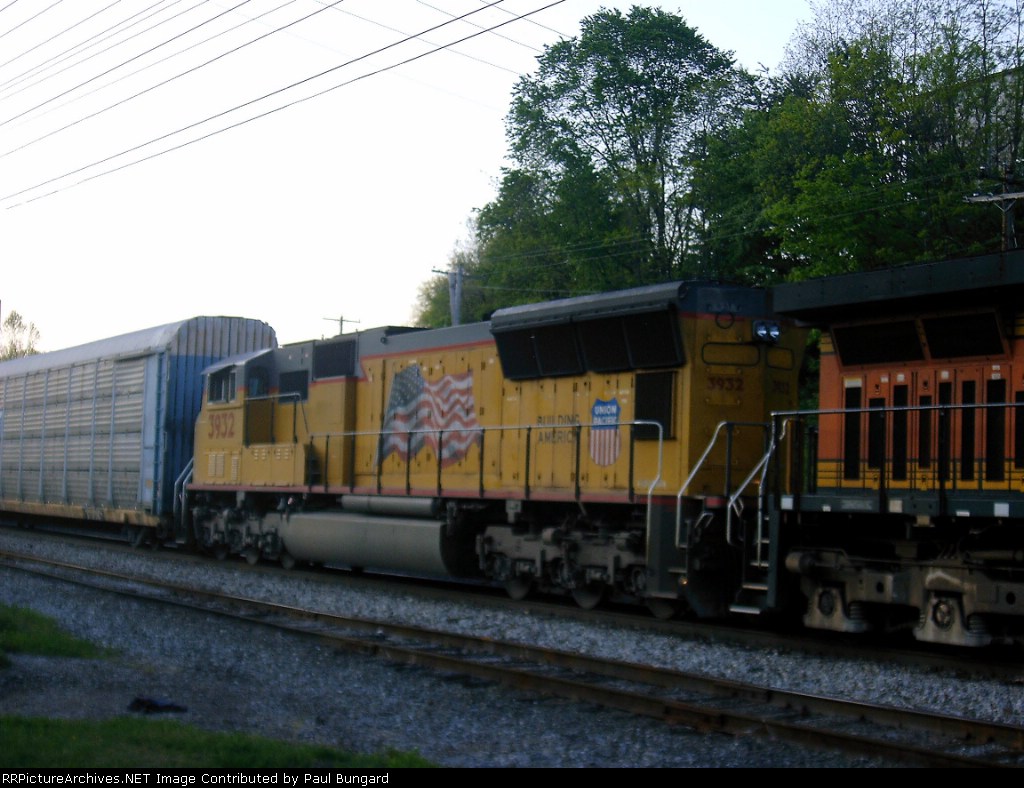 UP 3932 SD70M 05/01/2005